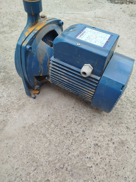 Продается чистый итальянский насос 220V 3000 оборотов в минуту 1.5kW