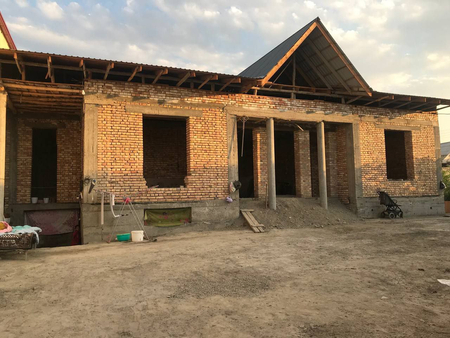 Hovli sotiladi Farobiy bozor orqasi