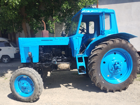 Traktor Komplekt sotiladi