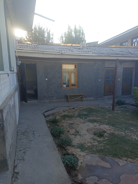 Uchastka sotiladi 2sotih 4haon oshhona sanuzel  yo‘l yuzi