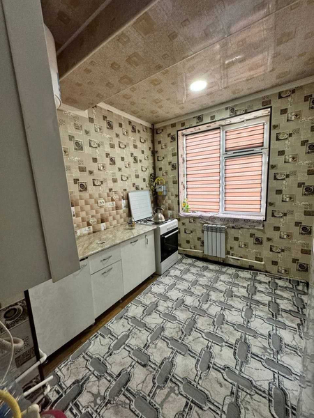 1 xonalik 2 etaj yangi domdan Tinchlik plazani orqasida
