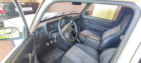Vaz 21 07 sotiladi 3 ta 4 ta joyda kraska radnoy moshina