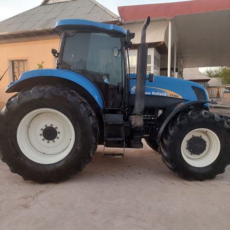 Трактор New Holland T7060