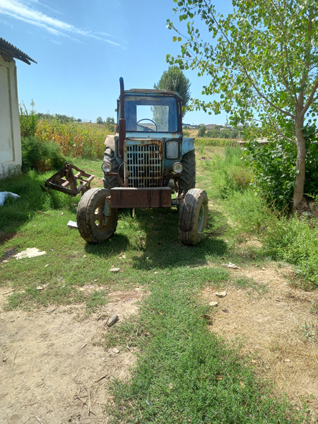 Belarus MTZ 80 traktori sotiladi