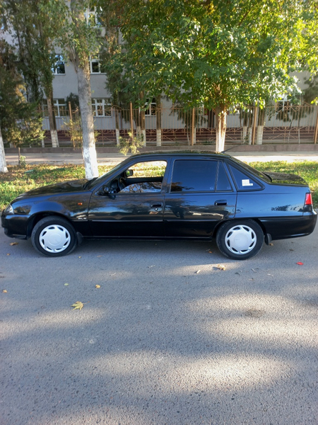 Nexia 2 sotiladi qora