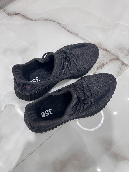 Yeezy 350 Adidas, 42.5-43 размер новые. Качество 1:1