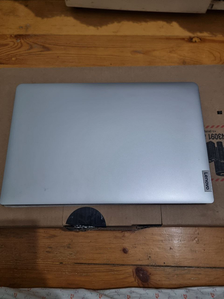 Продам ноутбук Lenovo itel celeron n4020