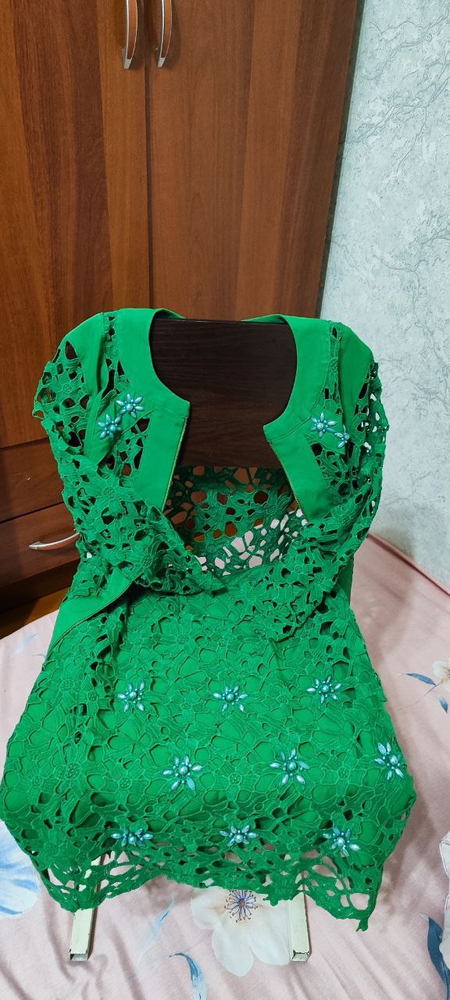 Kostyumchik sotiladi