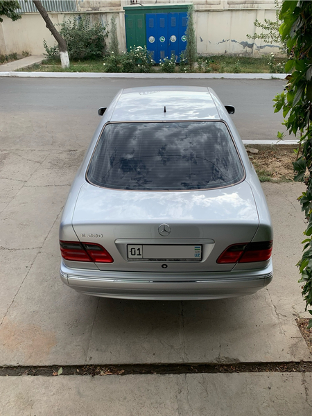 Mercedes - Benz W210
