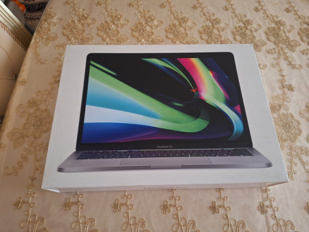 MacBook Pro Sotiladi