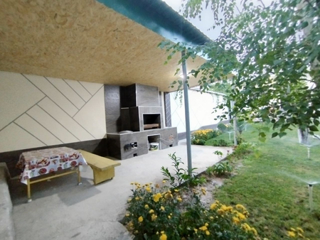 Oq tosh dacha oilaviy