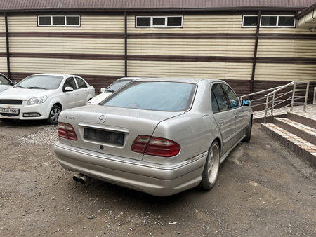 W210 E320 sotiladi