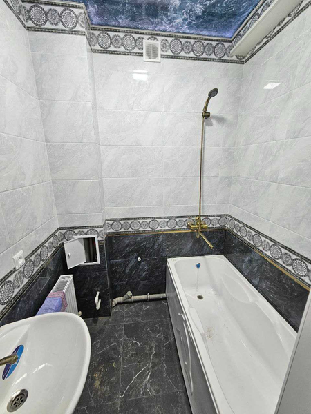 3 xonali 86m² 4-qavat sotiladi.