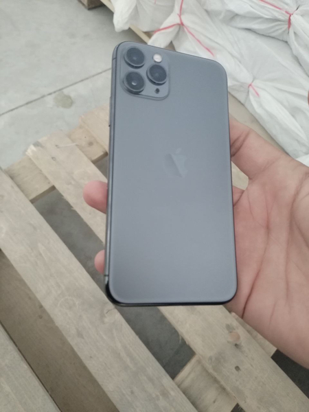 Iphone 11 pro  ideal turibdi kar dok bor feys tru ton bor