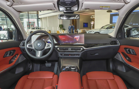 BMW i3 eDrive 40L . Есть выбор цвета.Электромобиль.