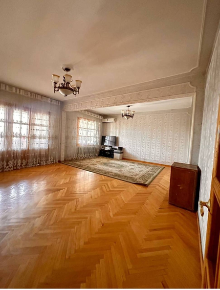 Продается 5ти ком. квартира; ор-р: 4й Роддом, 294 школа; 125м2