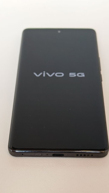 Vivo V30 5G 12/256 состояние новое