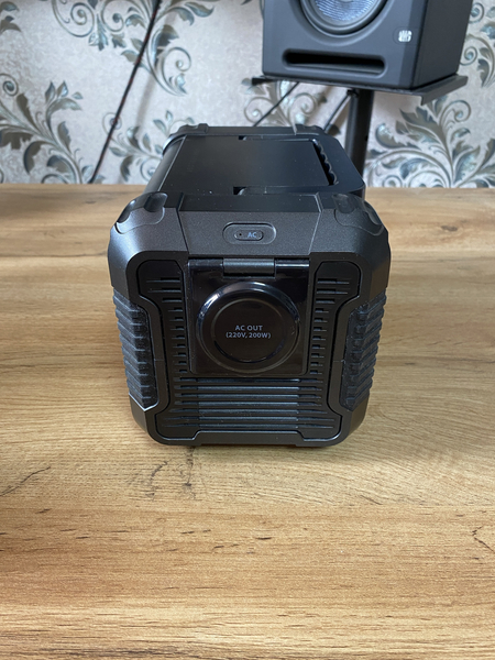 Портативный генератор Powerology 62500mAh 200W