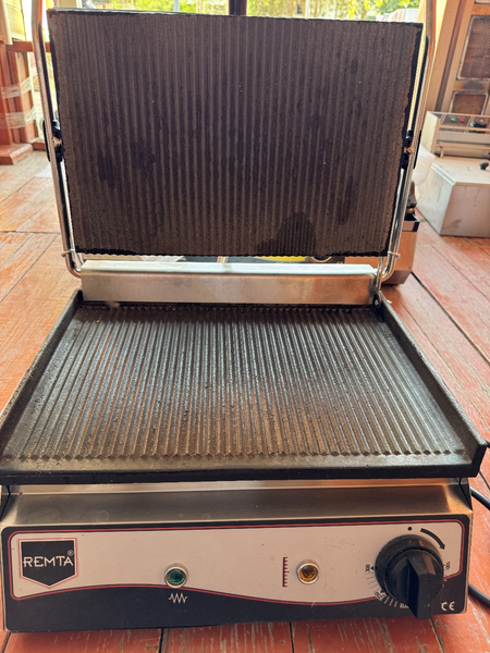 Hot dog apparatlari sotiladi