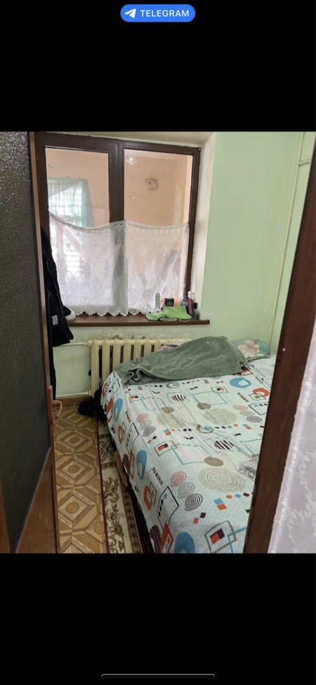 6mkrda joylashgan 1xona 2xonalik qilingan uy sotiladi