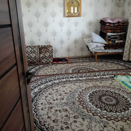 Kvartiraga kunduzgida oqiydigan qizlani quyamiz