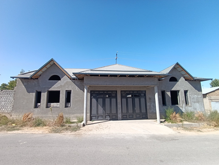 Uy sotiladi gʻiyos Umarovda yoʻlga yaqin