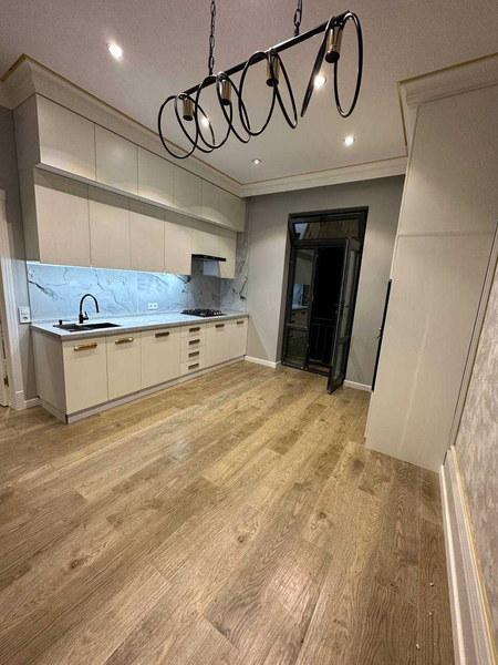 Продается квартира с ремонтом ж/к Comfort House 137м2