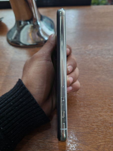 Iphone x xotira 256 yomkus 92 ekran almawgan original ekran qoyilgan
