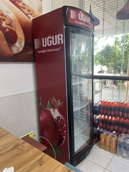 Витрина холодильник ugur