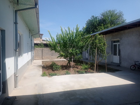 Nazarbeda uy sotiladi 8 sutik remotladan chiqan tayor yashashka