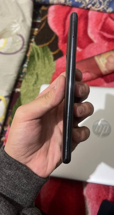 Samsung Galaxy A 51 Ideal faqat ekran rasmdaka ozroq chiziq tushgan