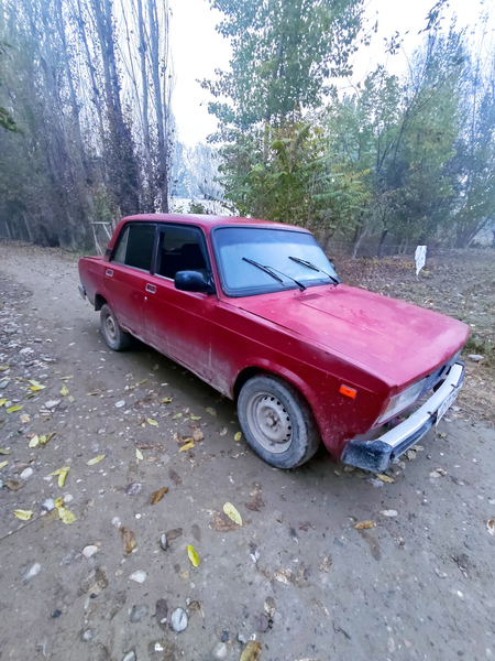 Vaz 2105 sotiladi arzon