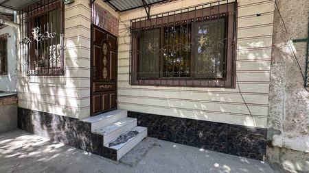 Срочно продаётся 3х комнатная квартира с двориком и шикарным ремонтом