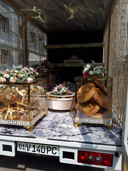 Toy marosimlari uchun mashina