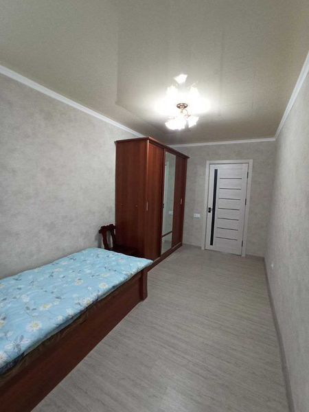 Продаю квартиру 3в4/2/4 возле Парка Победы, ев.ремонт+меб+техника