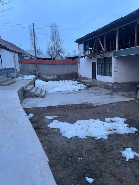 Toshkent viloyati bo'stonliq tumani sijjak qishlog'ida yer sotiladi