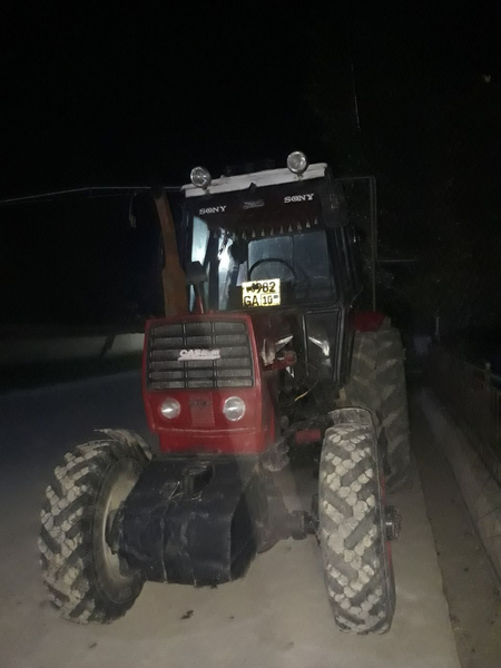 Traktor sotiladi
