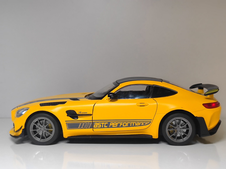Mercedes AMG GT R 1:18 Металлическая масштабная модель машинка