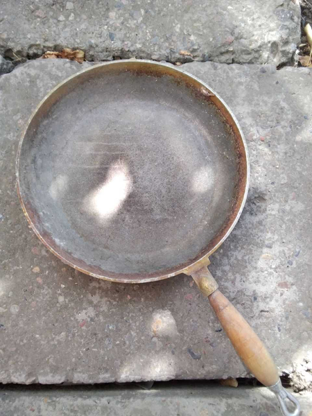 продаю сковороды, сковородки, б/у, сост хорошее, 3 шт