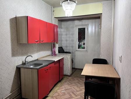 Сдается в аренду трехкомнатная квартира. Паркентский рынок.