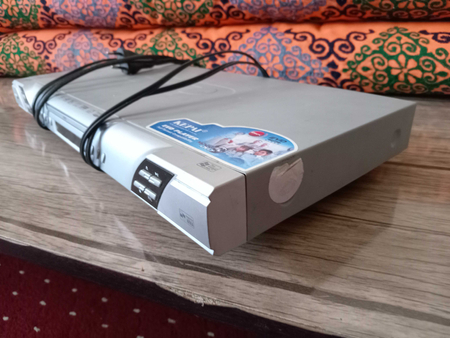 Dvd player sotiladi