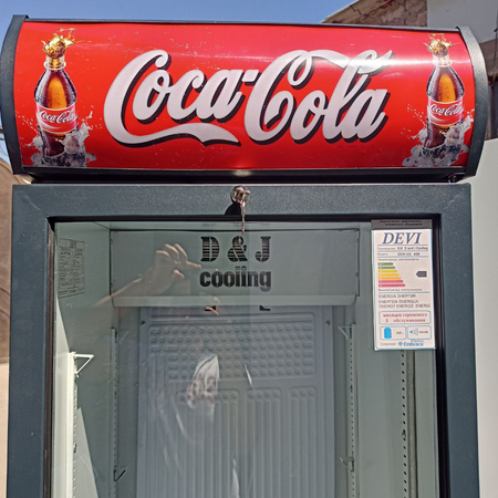 Скидка !!! Продается витриный холодильник..