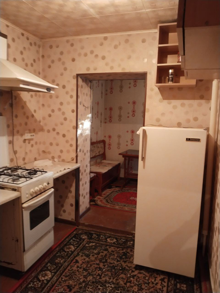 Сергели 2 аренда 2 х ком с обстановкой первый этаж/9 не торец 400 у.е.