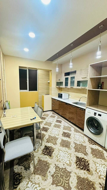 Дружба Народов 2/2/9  1,7м²  65м²