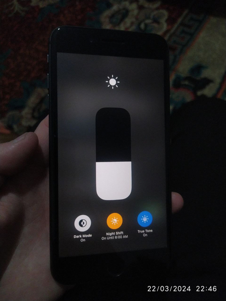 Iphone 8 plus xolati radnoy