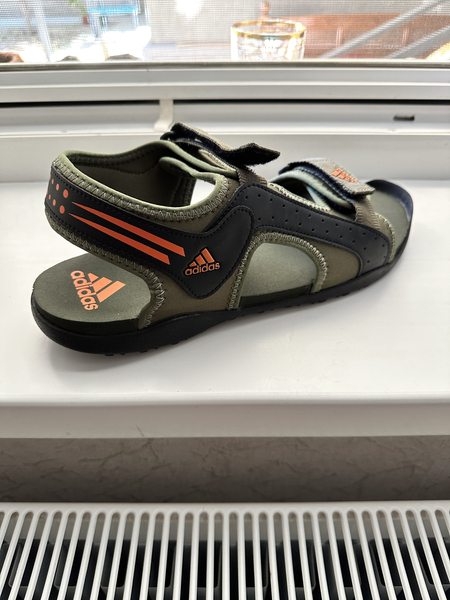 Adidas sandal sotiladi
