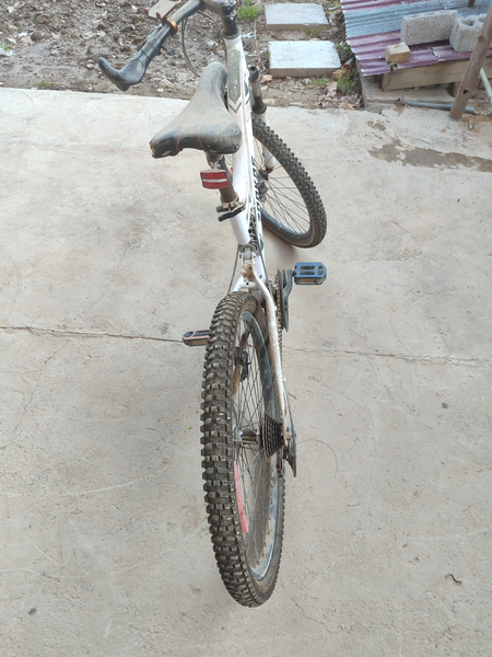 Velasiped  sotiladi