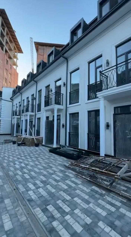 Таунхаус Центр 240 м2. Циалковский. Олтинтепа. 3-Уровня. 3 Таунхауса