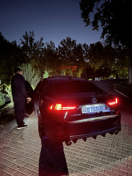 Продаю Lexus is250