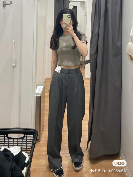 Uniqlo slacks shim sotiladi.